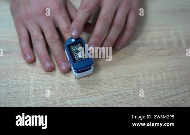 Monitoring the level of blood oxygen saturation using a pulse oximeter ...