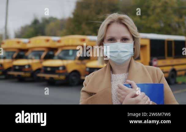 Primary school buses Stock Videos & Footage - HD and 4K Video Clips - Alamy