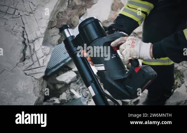 Hydraulic strut Stock Videos & Footage - HD and 4K Video Clips - Alamy