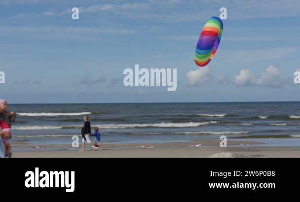 Parachute-like kite spinning aroung in the air - Kites of All Kinds And ...