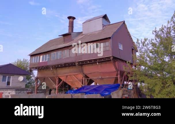 Threshing wheat Stock Videos & Footage - HD and 4K Video Clips - Alamy