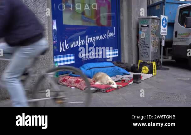 Poor people uk city Stock Videos & Footage - HD and 4K Video Clips - Alamy