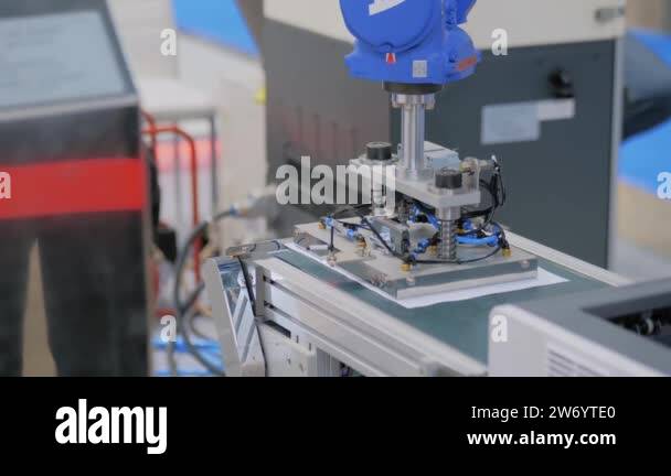 Label applicator Stock Videos & Footage - HD and 4K Video Clips - Alamy