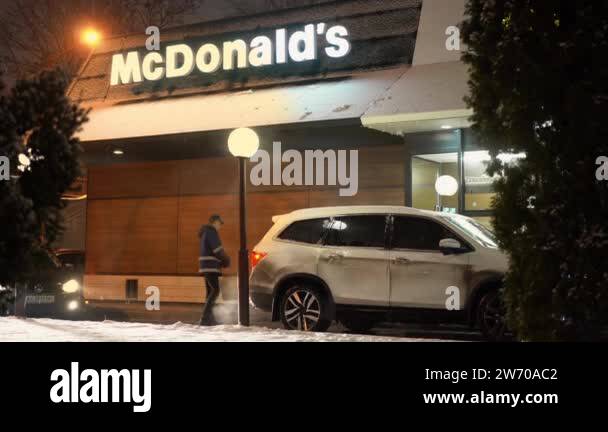 Cars queue mcdonalds drive thru Stock Videos & Footage - HD and 4K ...