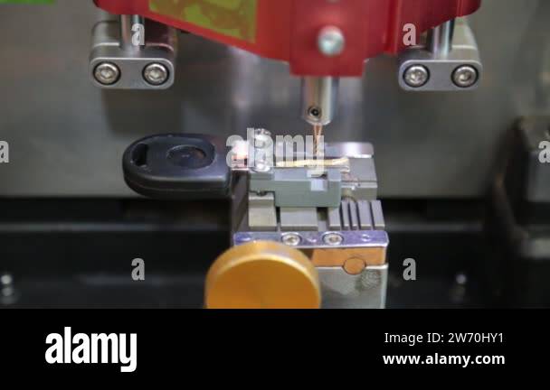Production of a car key using a milling cutter on an automatic ...