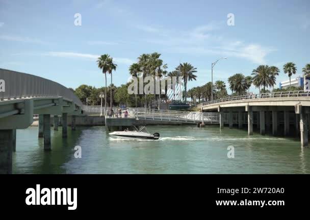 Bridges boat Stock Videos & Footage - HD and 4K Video Clips - Alamy