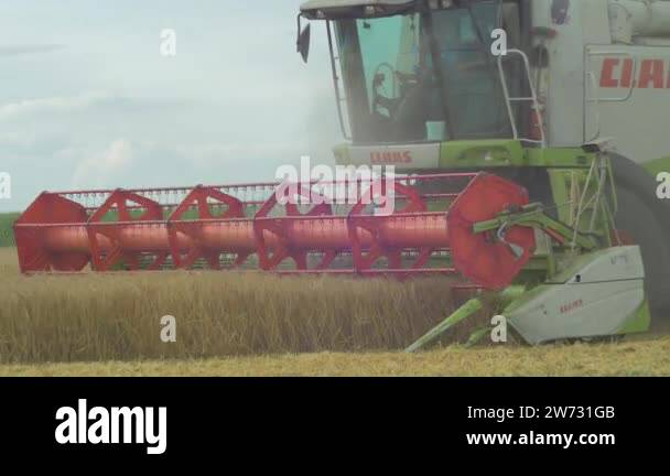 Combine machine Stock Videos & Footage - HD and 4K Video Clips - Alamy