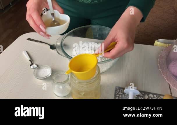 The woman adds the dissolved gelatin to the honey. Makes pastry mastic ...