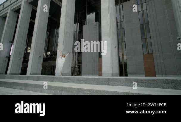 Columns swing Stock Videos & Footage - HD and 4K Video Clips - Alamy