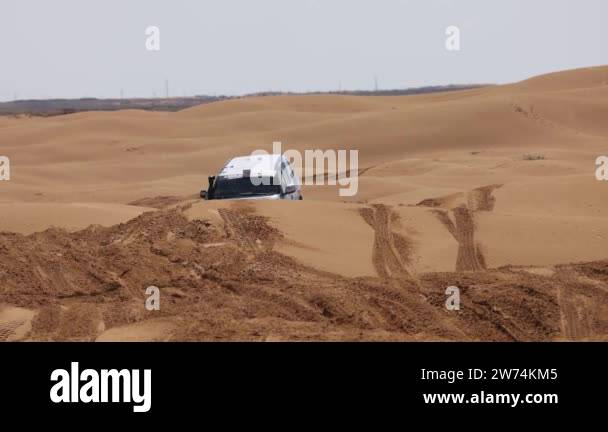 Sport car for Off Road Extreme Racing gets over the difficult part of ...