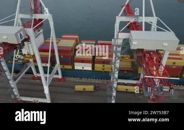 Loading and unloading containers Stock Videos & Footage - HD and 4K ...