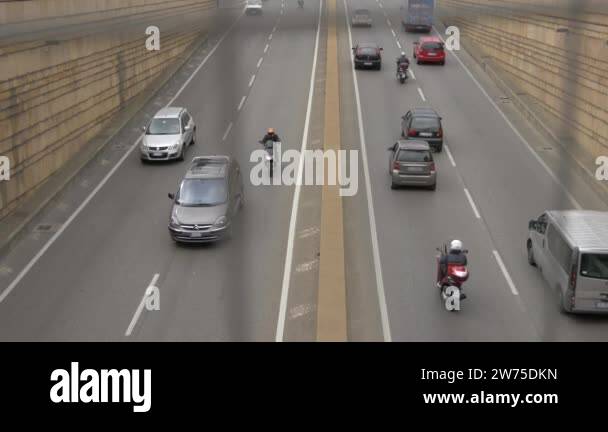 Two way traffic road Stock Videos & Footage - HD and 4K Video Clips - Alamy