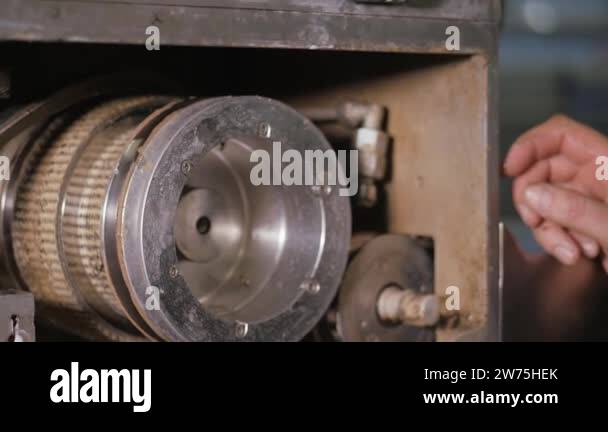 Lubrication of machine components with solid oil, grease, gun fat ...