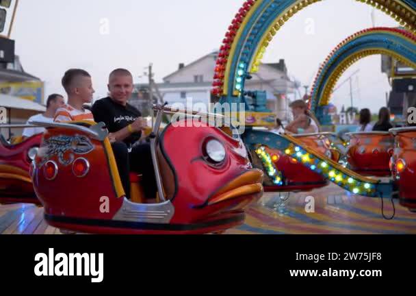 Octopus carousel Stock Videos & Footage - HD and 4K Video Clips - Alamy