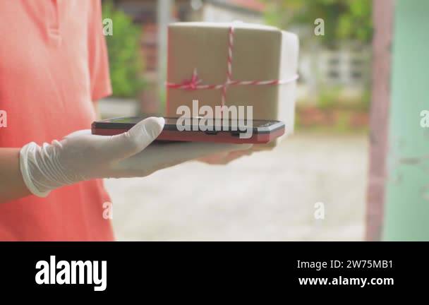 Close up of man's hand receive a parcel cardboard box from a delivery ...