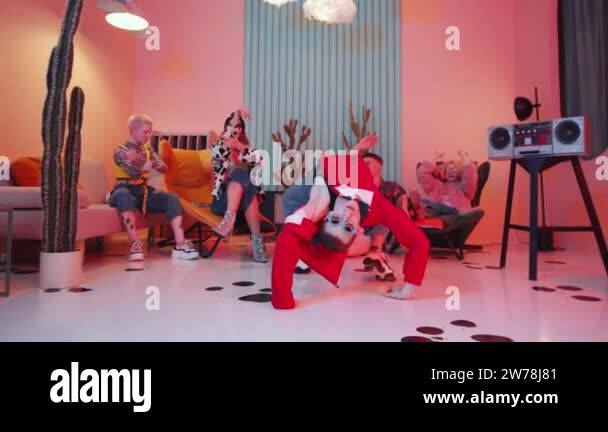 Performer pose Stock Videos & Footage - HD and 4K Video Clips - Alamy