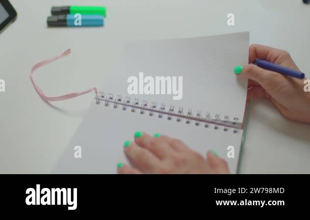 Budget sign Stock Videos & Footage - HD and 4K Video Clips - Alamy