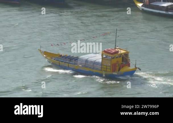 Sightseeing by boat Stock Videos & Footage - HD and 4K Video Clips - Alamy