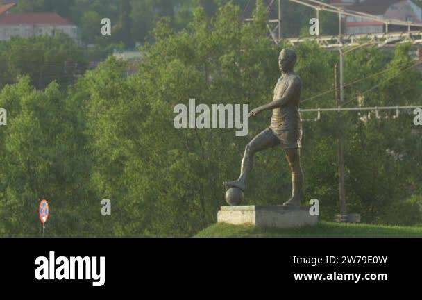 Soccer statue Stock Videos & Footage - HD and 4K Video Clips - Alamy