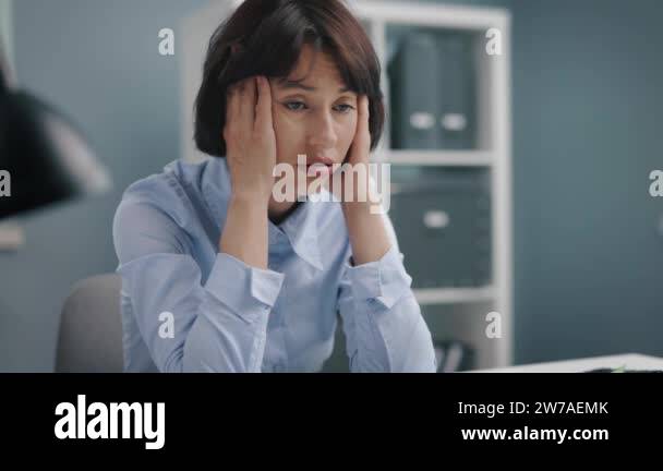Woman sad office Stock Videos & Footage - HD and 4K Video Clips - Alamy