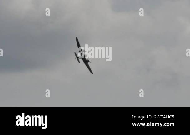 Flying world war 2 Stock Videos & Footage - HD and 4K Video Clips - Alamy