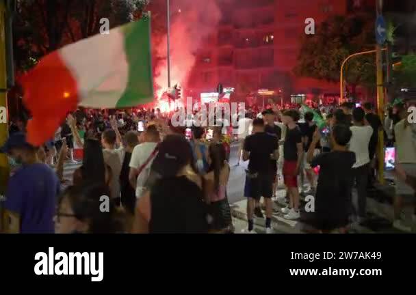 Euro 2020 crowd Stock Videos & Footage - HD and 4K Video Clips - Alamy