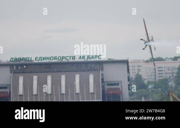 Extreme aerobatics Stock Videos & Footage - HD and 4K Video Clips - Alamy