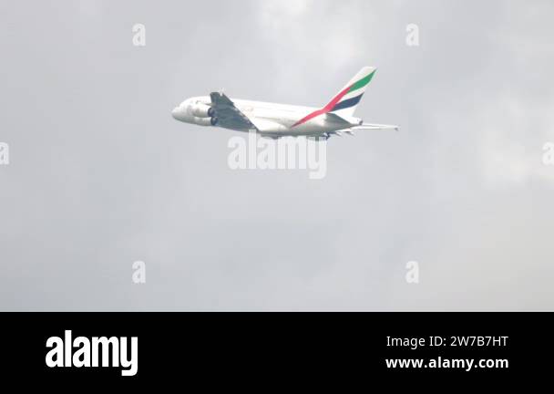 Emirates airbus a380 take off Stock Videos & Footage - HD and 4K Video ...