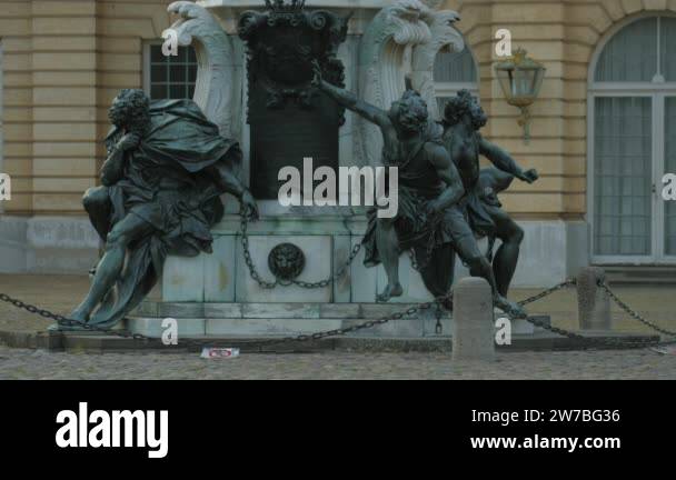 Chain statue pedestal Stock Videos & Footage - HD and 4K Video Clips ...