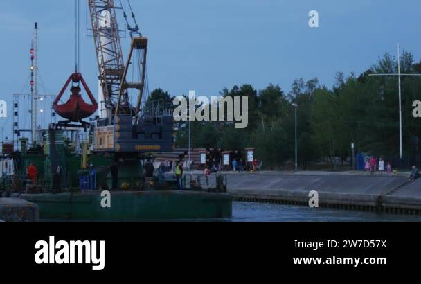 Barge people Stock Videos & Footage - HD and 4K Video Clips - Alamy
