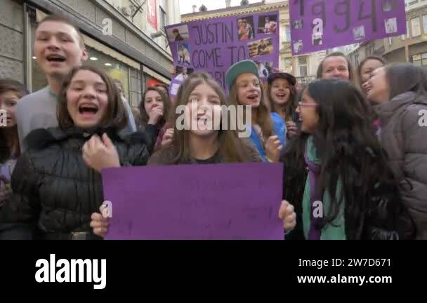 Fans singing Stock Videos & Footage - HD and 4K Video Clips - Alamy