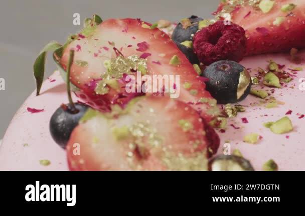 Most expensive cake Stock Videos & Footage - HD and 4K Video Clips - Alamy