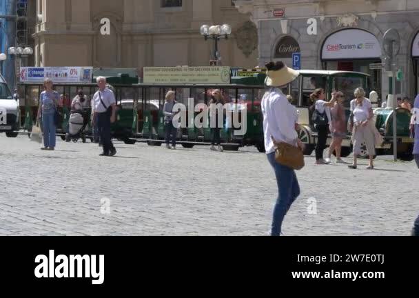 City tour train Stock Videos & Footage - HD and 4K Video Clips - Alamy