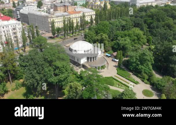Subway building Stock Videos & Footage - HD and 4K Video Clips - Alamy