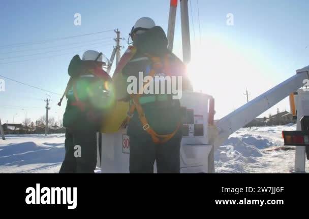 Safety cradle Stock Videos & Footage - HD and 4K Video Clips - Alamy