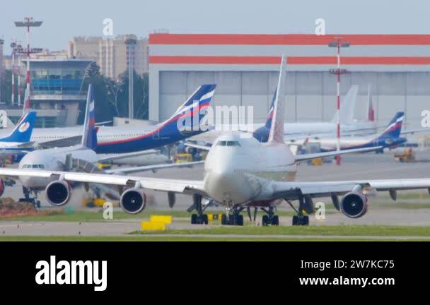 Boeing 747 front view Stock Videos & Footage - HD and 4K Video Clips ...
