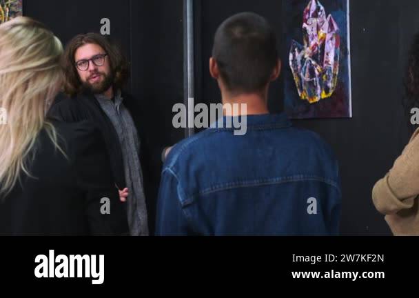 Giving tours Stock Videos & Footage - HD and 4K Video Clips - Alamy