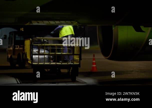 Aircraft man Stock Videos & Footage - HD and 4K Video Clips - Alamy