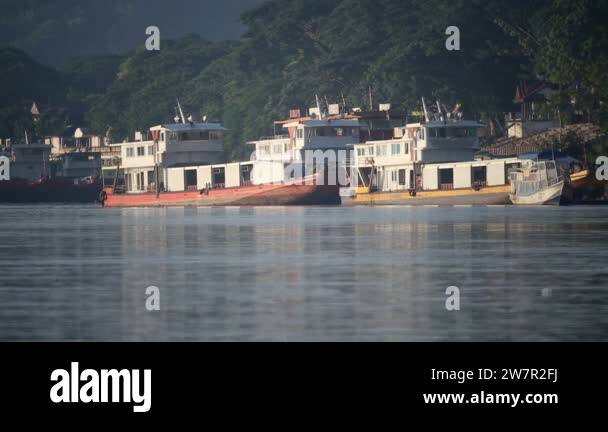 Chinese row boats Stock Videos & Footage - HD and 4K Video Clips - Alamy