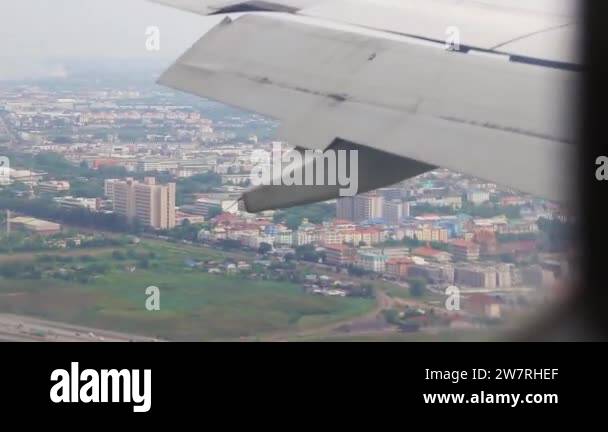 Bangkok Thailand 21. Mai 2018 View out of airplane window while landing ...