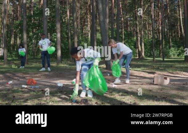 Eco-activists clean up garbage in the forest, fight against plastic ...