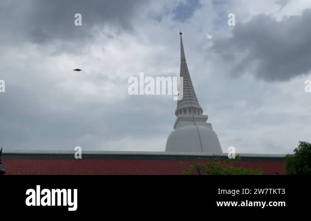 Chedi Wat Makut Kasatiyaram, Ratchaworawihan, Bangkok, Thailand ...