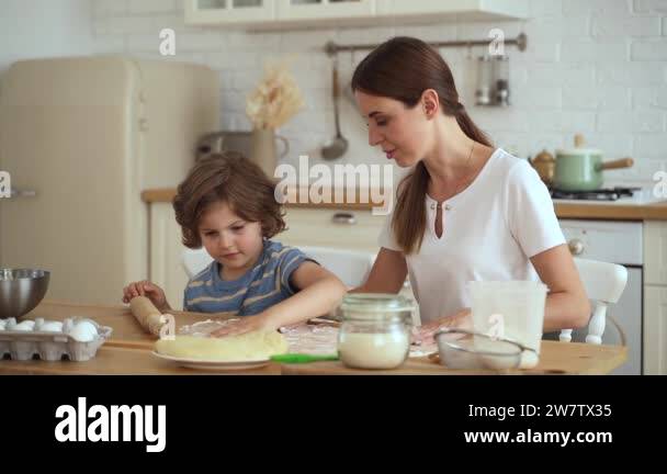 Mommy Lady Stock Videos And Footage Hd And 4k Video Clips Alamy