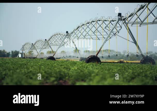 Pivot circle irrigation system Stock Videos & Footage - HD and 4K Video ...