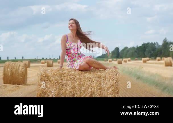 Hay bale ball Stock Videos & Footage - HD and 4K Video Clips - Alamy