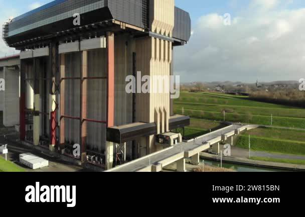 Giant structure Stock Videos & Footage - HD and 4K Video Clips - Alamy