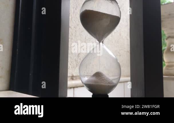 13 hour clock Stock Videos & Footage - HD and 4K Video Clips - Alamy
