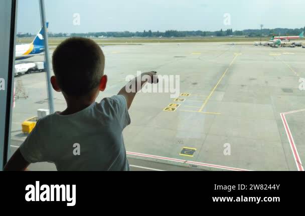 Airport finger Stock Videos & Footage - HD and 4K Video Clips - Alamy