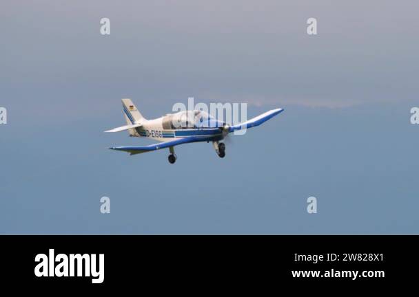 Monoplane low wing Stock Videos & Footage - HD and 4K Video Clips - Alamy