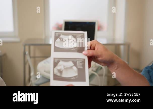 Close-up shot womans hands holding sonogram image of healthy unborn ...